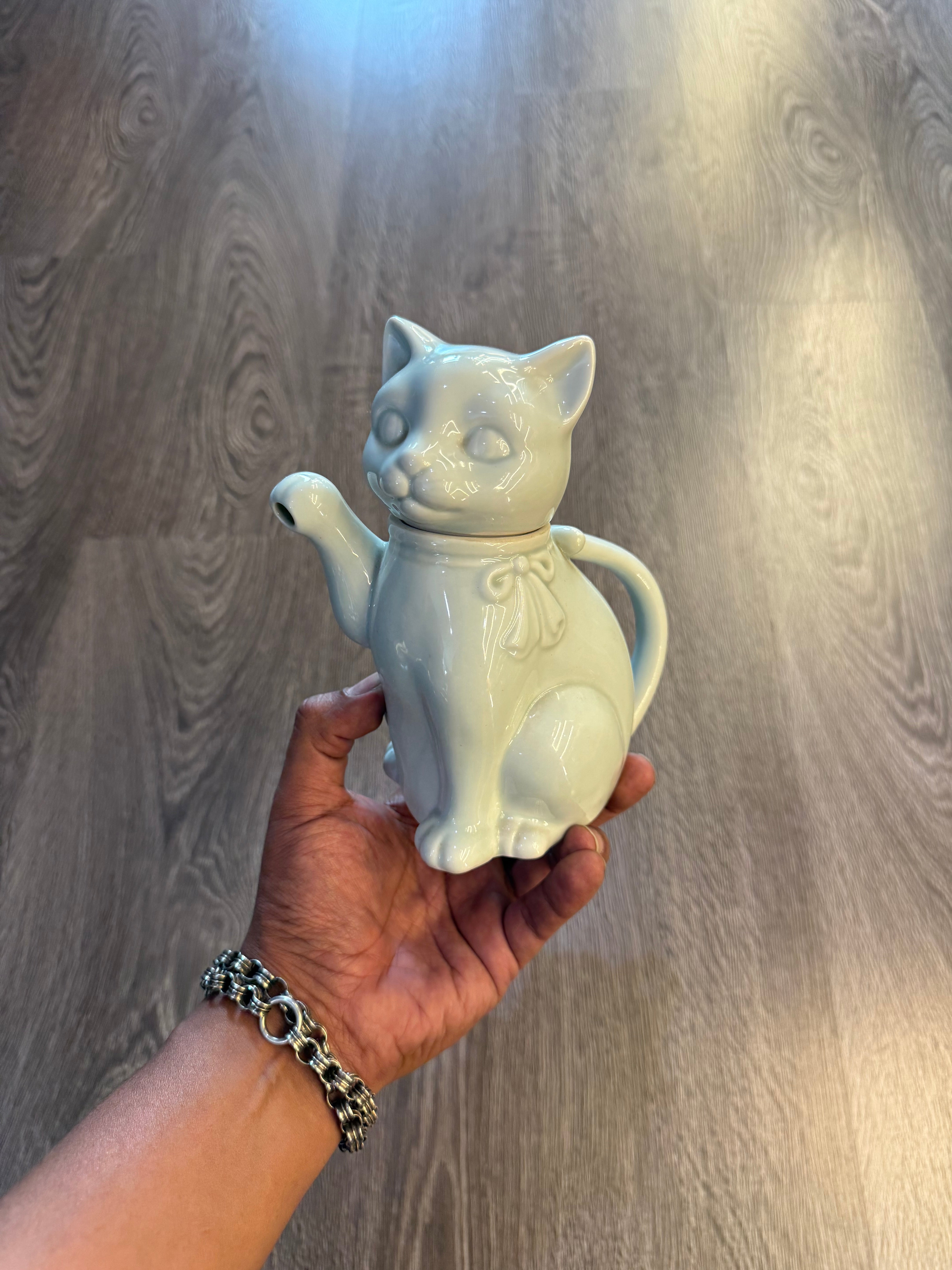 Kitty teapot – The junque store